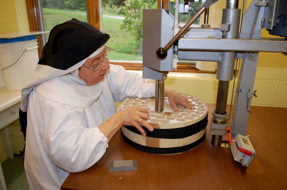 Nuns say by making altar bread, they're 'helping bring Jesus to souls ...