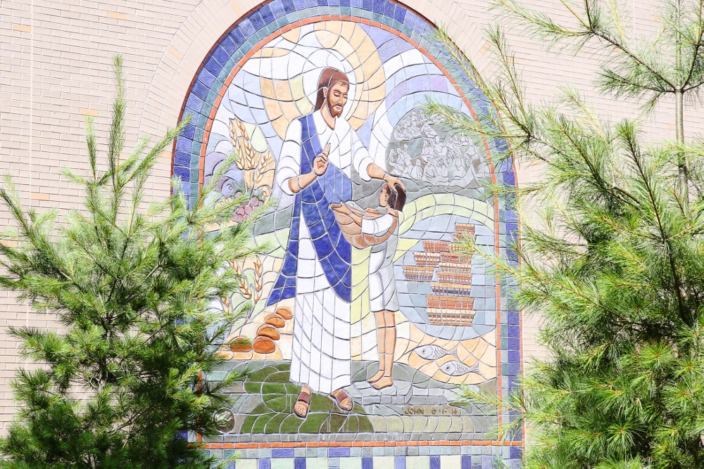 Muralist says inspiration of Holy Spirit drives her creativity, artwork ...