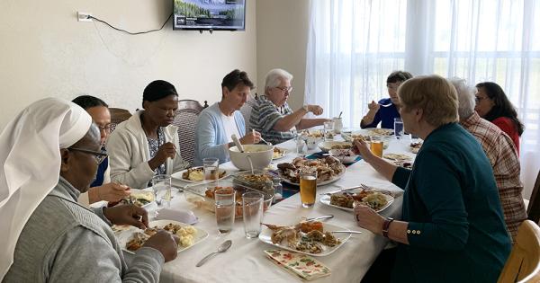 After volunteering at US-Mexico border, sisters move permanently ...